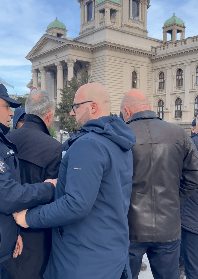 Stefan Janjić (SRCE): "Brnabić tražila 48 sati za uklanjanje ograde ...